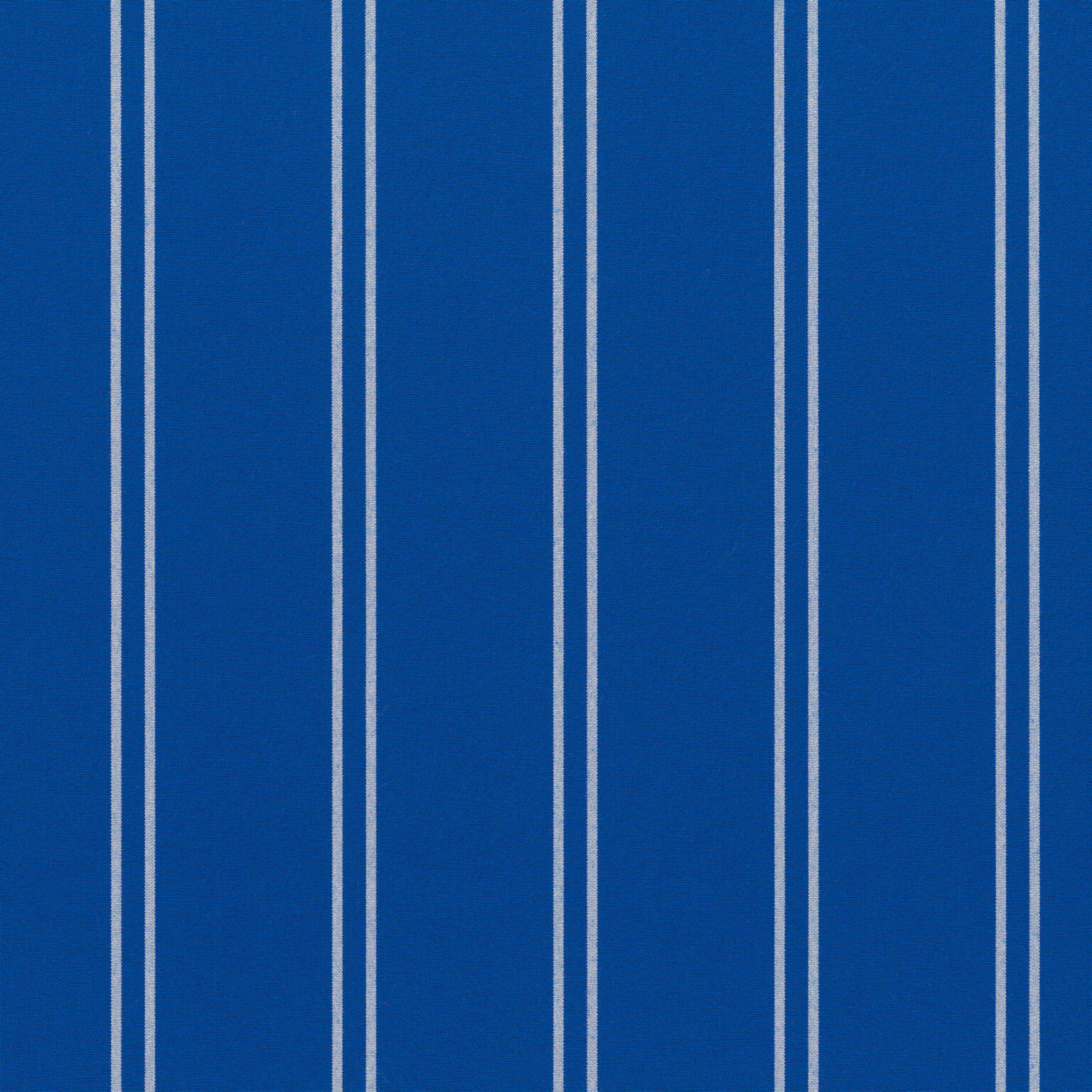 00043 – Docril Stripes Symmetrical Yale White – Citel Performance Fabrics